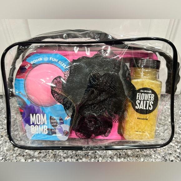 Da Bomb | Bath & Body | Da Bomb Mom Gift Set | Poshmark